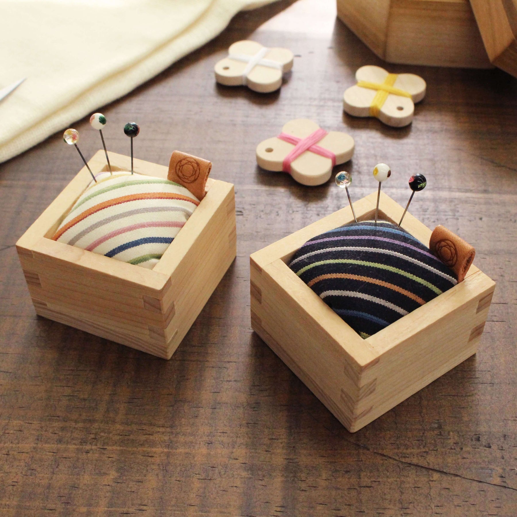 Cohana Masu Pincushion with Kokura Textile and Shippo Glass Sewing Pins – Koeylalala